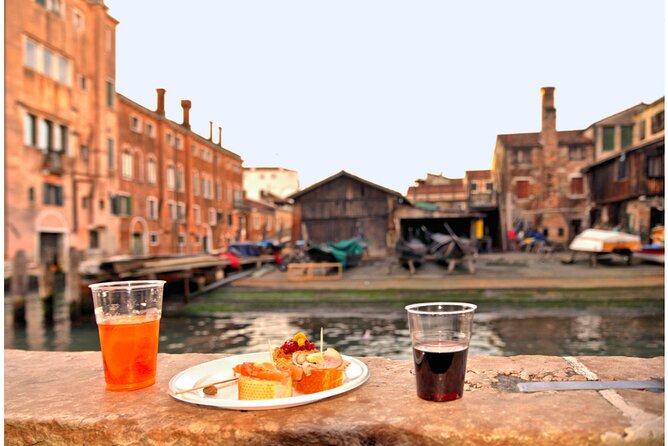 Venice Cicchetti, Spritz and Wine Tour with a Local Guide - Why This Tour Works Well