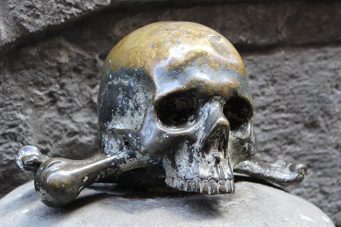 Walking Tour In The Historic Center Of Naples. Private Tour - Walking Down Via San Gregorio Armeno