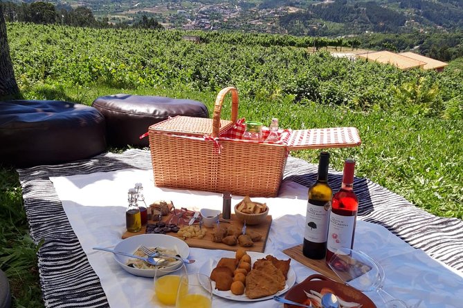 Wine Tasting & Lunch | Quinta de Santa Cristina Vinho Verde