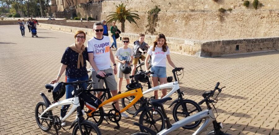 3 Hours Historic E-Bike Tour in Palma de Mallorca