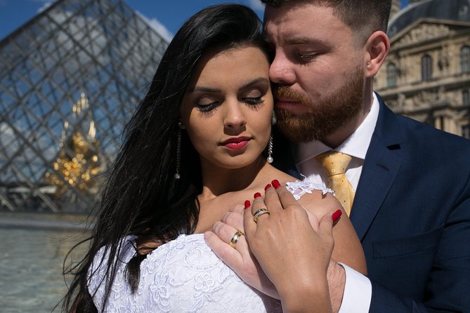 Book Exclusive Eiffel Tower Photoshoot Paris Photographer - Who Will Love This Experience?