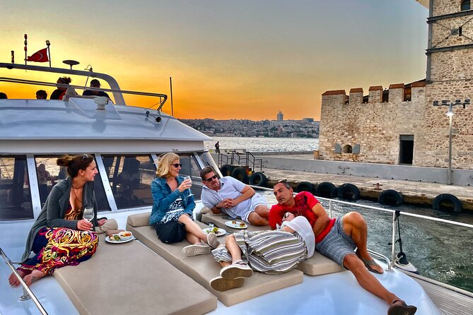 Bosphorus Sunset or Daytime Yacht Cruise with Snacks & Live Guide - FAQ