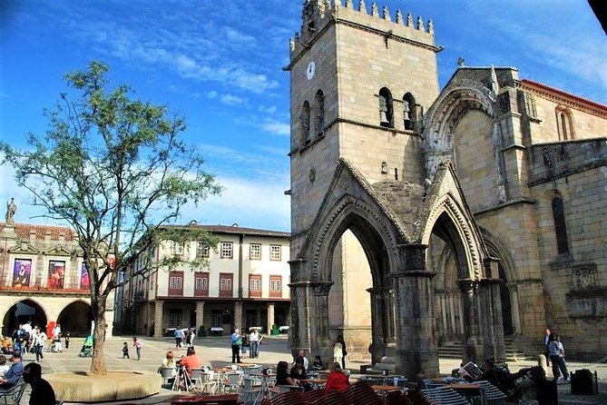 Braga & Guimarães Private Tour Customizable Experience - Moving to Braga: A City of Faith and Vibrancy