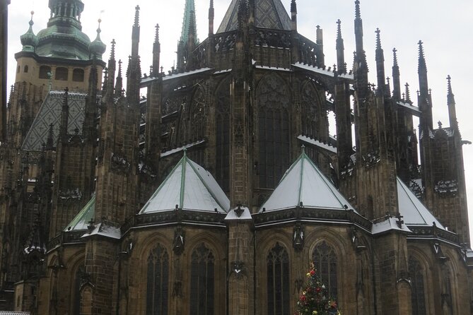 Charles Bridge and Prague Castle Walking Tour - The Main Attraction: Prague Castle