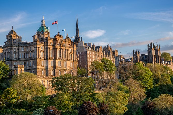 Edinburgh Rail Trip from London with Castle entry and Hop-on Hop-off bus - The Flexibility of the Hop-on Hop-off Bus