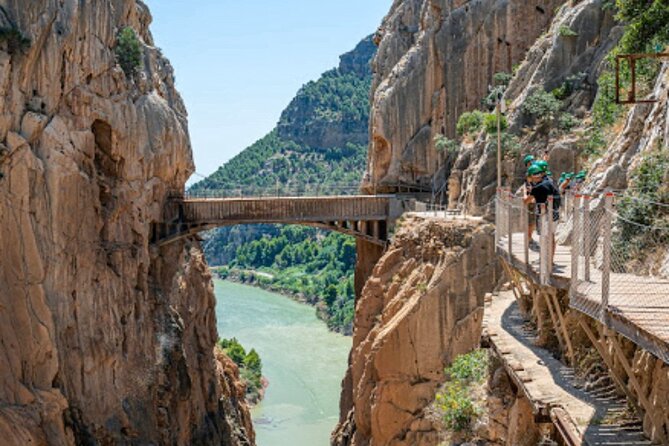 From Malaga Caminito del Rey Guided Tour with transportation - FAQ