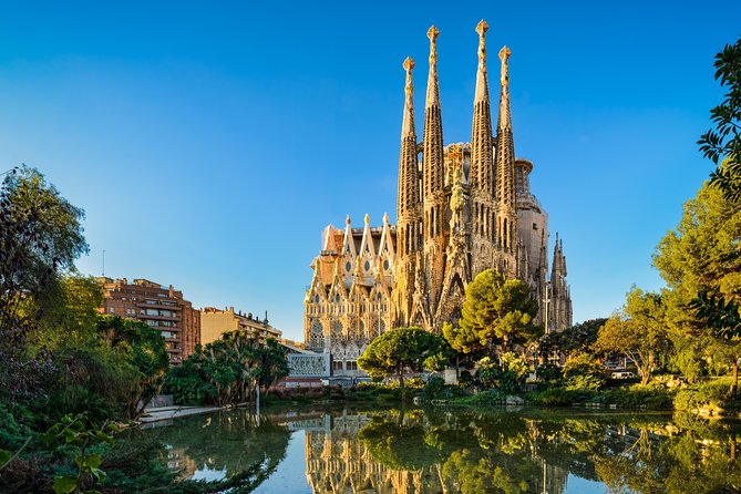 Golden Hour in Gaudi's Sagrada Familia with expert Guide - Authentic Experiences Highlighted by Past Travelers