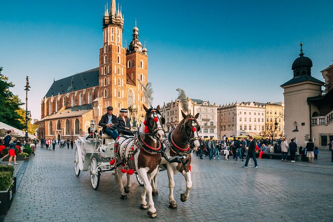 Krakow city tour by electric car - Authenticity and Atmosphere