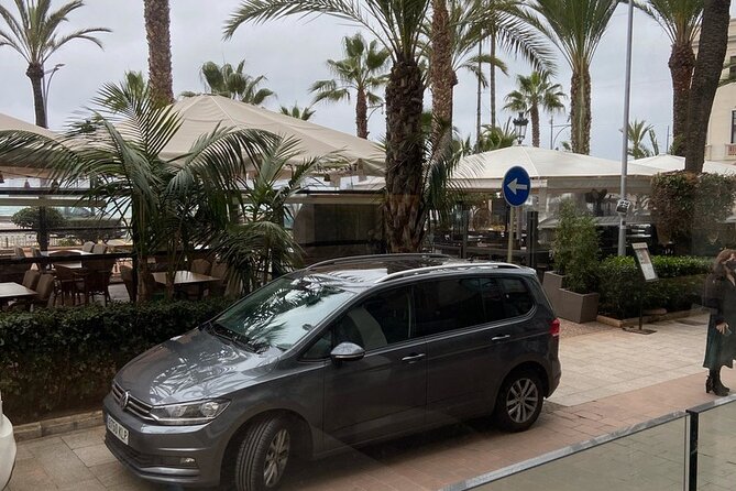 La Roca Village: private Round-Trip Transfer - Who Will Benefit Most?