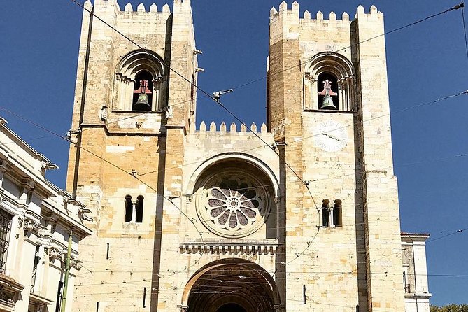 Lisbon - Private Vintage Tuk Tour with Hotel Pickup - FAQ