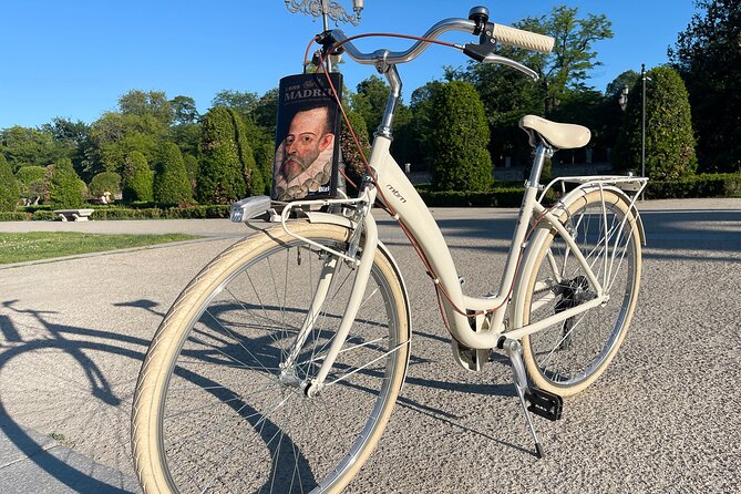 Madrid : Vintage Bikes Rentals with Old Map - FAQ