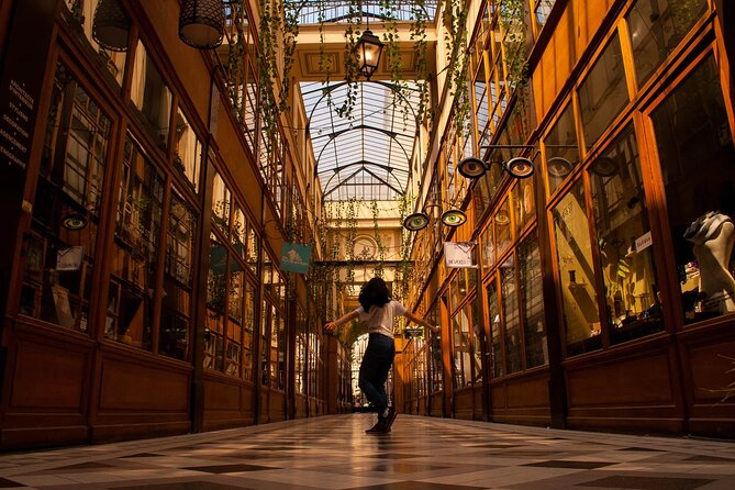 Paris Tour in Small Group by an Expert Driver & CDG Transfers - The Experience and Its Authentic Appeal