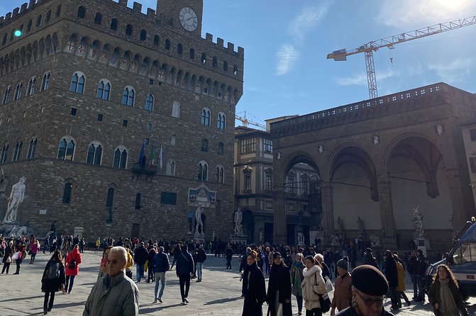 RENAISSANCE SECRETS WITH ELVIS - Walking experience - The Sum Up