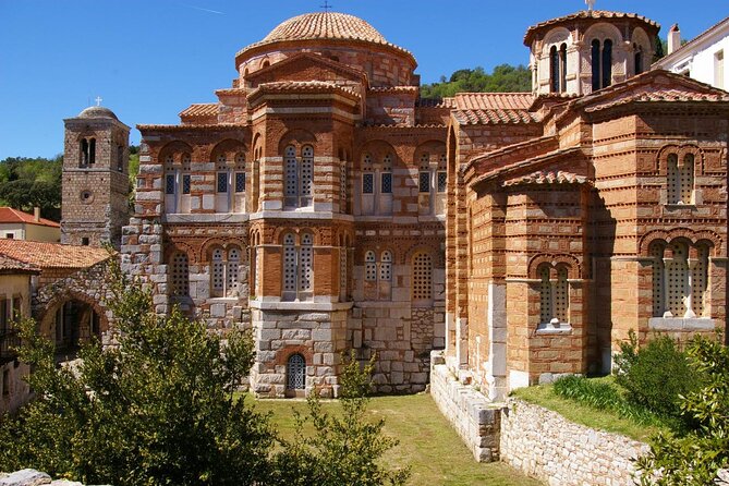 Sacred Delphi & Osios Loukas in a Full Day Private Tour - Who Should Consider This Tour?