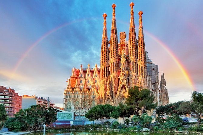 Sagrada Familia and Barcelona Highlights: Private Guided 4-Hour Driving Tour - Who Will Love This Tour?