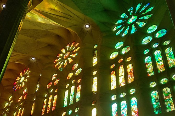 Sagrada Familia English Guided Tour & Optional Tower Access - The Sum Up