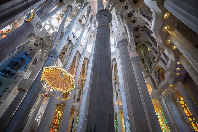 Sagrada Familia Monolingual Tour with Skip the Line Ticket - Tour Duration and Timing