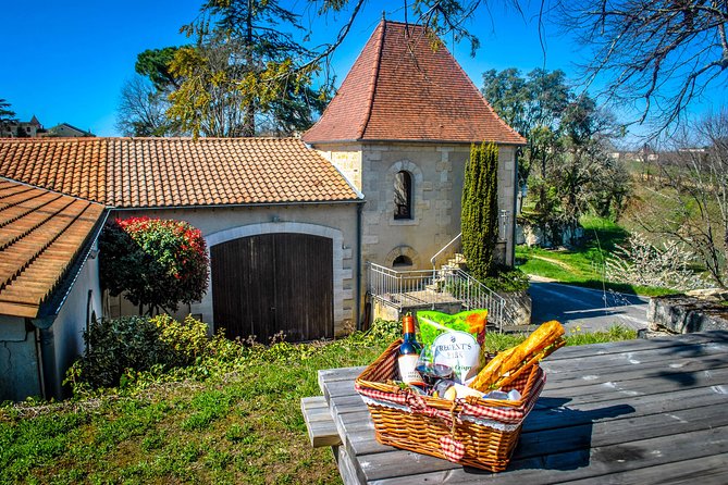 Saint-Emilion Grand Cru Classified: Picnic & Visit in French - Transportation and Group Size