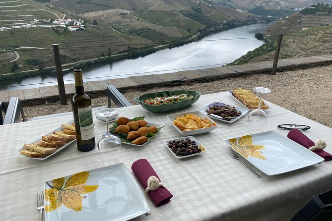 Tour the Douro wine region, and discover the fantastic landscape - Lunch and Relaxed Exploration