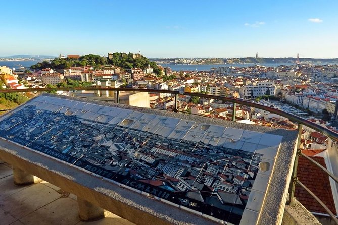 Tuk tuk Lisbon a discovery à la carte without fatigue. Lisbon differently.01 - Authentic Experiences and Past Feedback