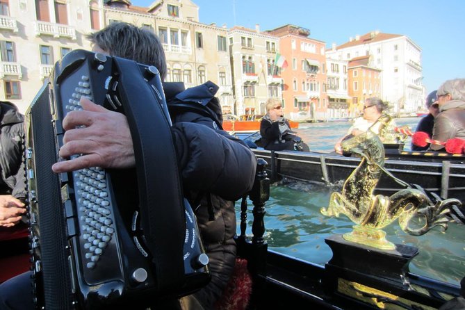 Venice: Private Serenade Gondola Tour - 30 minutes - Authentic Sights and Sights Not to Miss