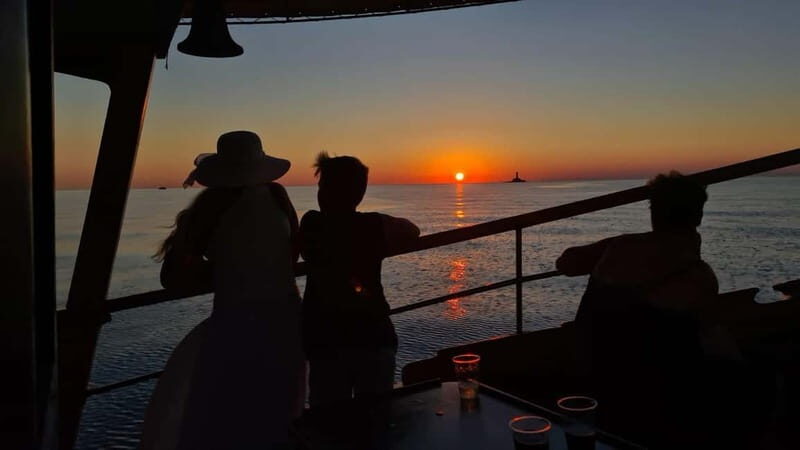 3hours Dolphin Sunset watching with unlimited drinks +dinner