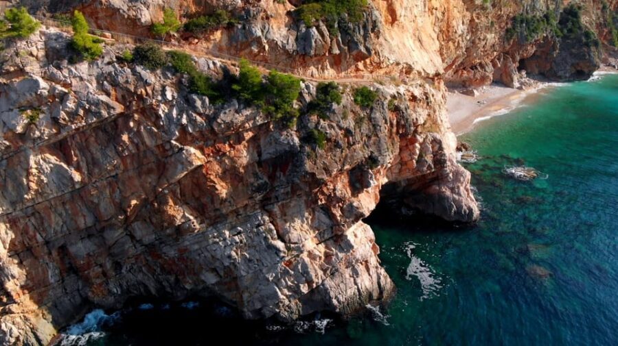 4 Caves & Komia Private Speedboat Tour from Split