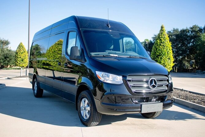 Departure Private Transfer Madrid to MAD Airport in a Minibus - The Experience: What You Can Expect