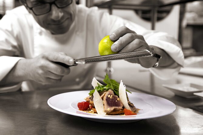 Early evening Dinner Cruise with drinks by Bateaux Parisiens - Summary