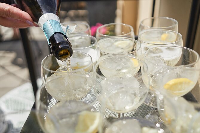 Gourmet Brunch with Chef: Unlimited Drinks & Stunning River Views - The Itinerary in Detail