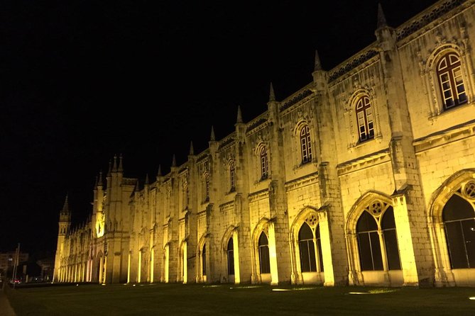 "Lisbon by Night" up to 6 people, private tour - FAQs