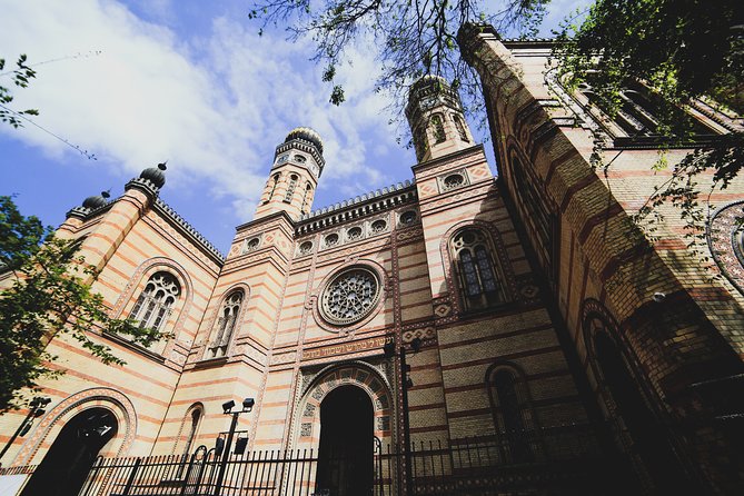Private Jewish Heritage Tour of Budapest with Local Expert - Tasting Flódni at Fröchlich: A Delicious Pause