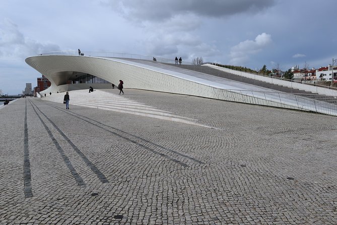 Tour in Lisbon with visit to Belem, Cristo Rei and Pillar 7 Reality Experience - The Sum Up