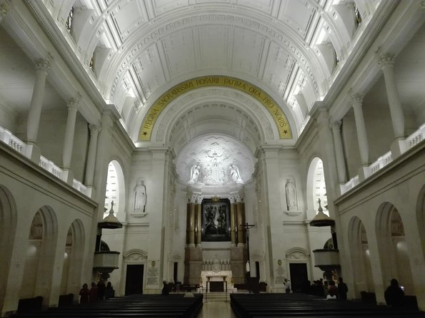 Transfer from Lisboa to Coimbra with visit to Fátima Sanctuary, half day - Who Should Consider This Tour?