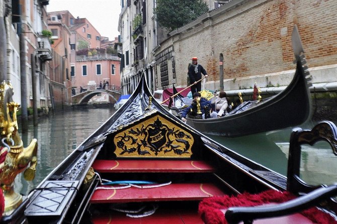 Venice: Private Serenade Gondola Tour - 30 minutes - Practical Tips for Participants