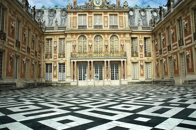 Versailles Guided Tour and Priority Access with Hotel* Pickup - The Guides: Knowledge, Engagement, and Authenticity