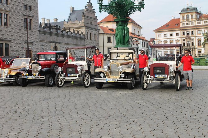 1,5 hour oldtimer convertible Prague sightseeing tour - FAQ