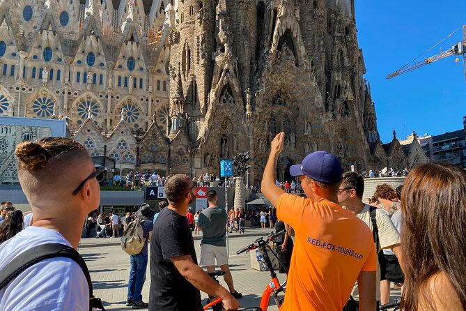 Barcelona: German guided tour by bike or e-bike - The Ride and the Pace