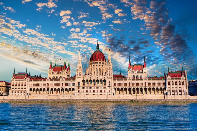 Budapest Old Town and Top Attractions Private Walking Tour - The Experience from a Traveler’s Perspective