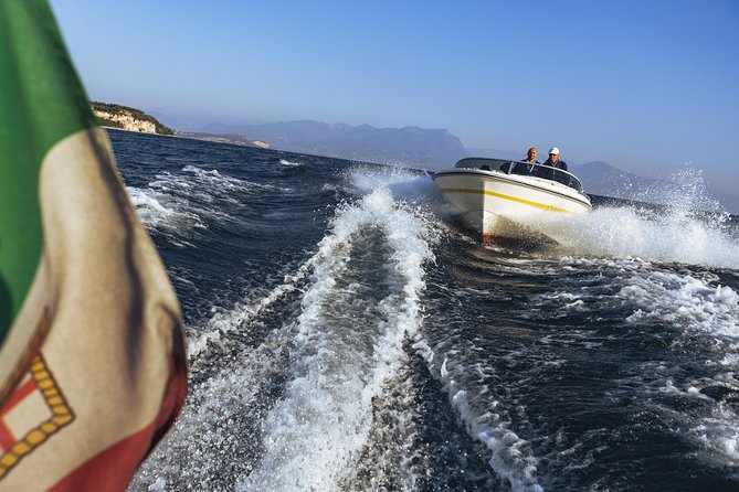 Castles boat tour with Bardolino wine tasting and nibbles - Who Should Consider This Tour?
