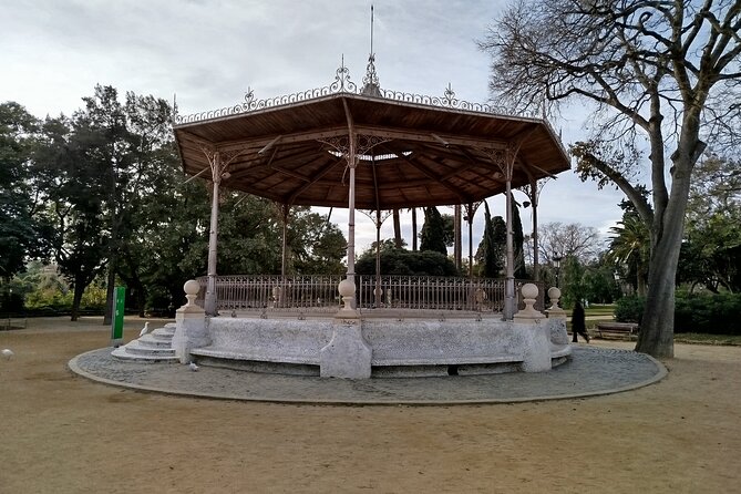 Dance Cuban Salsa and live Cuban Culture in Barcelona - Group Size and Atmosphere