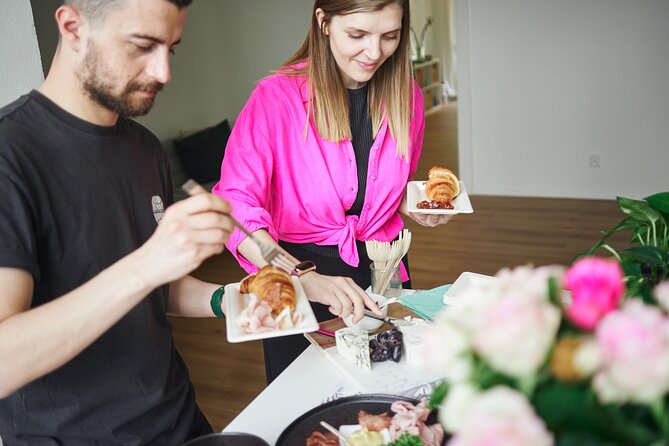 Gourmet Brunch with Chef: Unlimited Drinks & Stunning River Views - Why This Experience Works