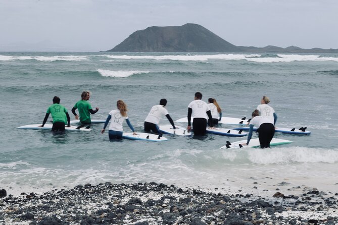 Lezioni di Surf per Beginner e Intermedi (6 persone a istruttore) - Who Should Consider This Experience?