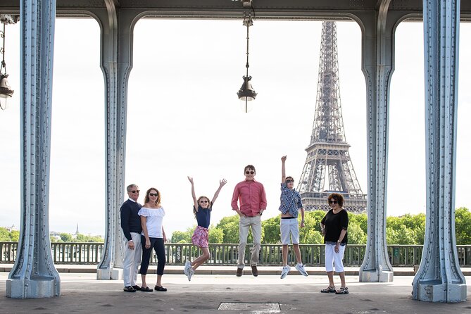 Photo shoot in the Eiffel Tower area - The Sum Up