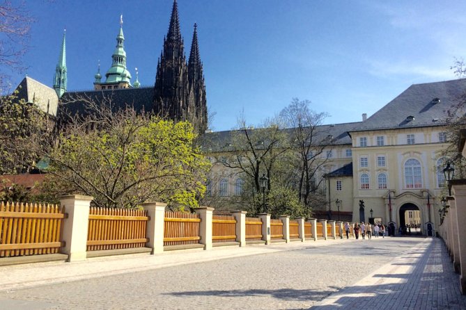Prague Walking Tour in German: Old Town and Prague Castle - Final Thoughts: Who Should Take This Tour