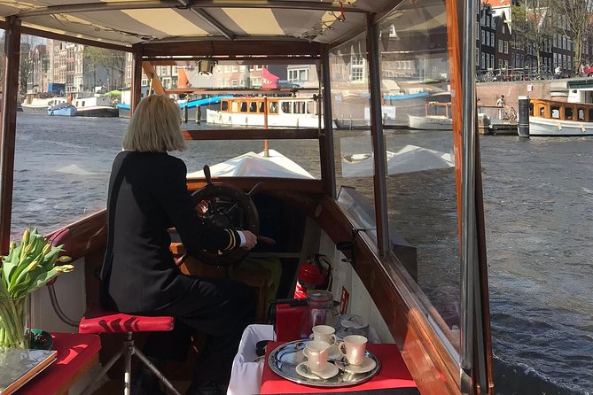 Private canal cruise on small historic boat - FAQ