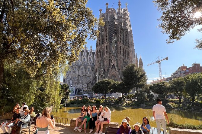 Sagrada Familia Tour with Express Entry and Local Guide - FAQ