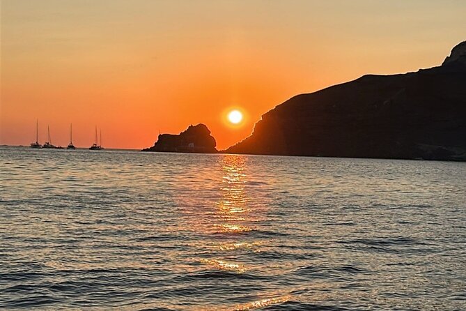 Santorini Private Cruise Sightseeing Tour with BBQ and Drinks - Who Will Love This Tour?