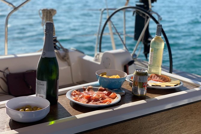 Barcelona Sunset Private Sailing with Light Snacks and Open Bar - FAQ