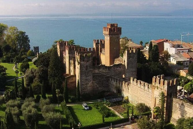 Castles boat tour with Bardolino wine tasting and nibbles - FAQs